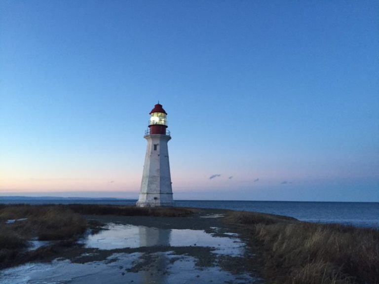 Featuring 5 Canadian Lighthouses to Inspire Your Social Distancing ...